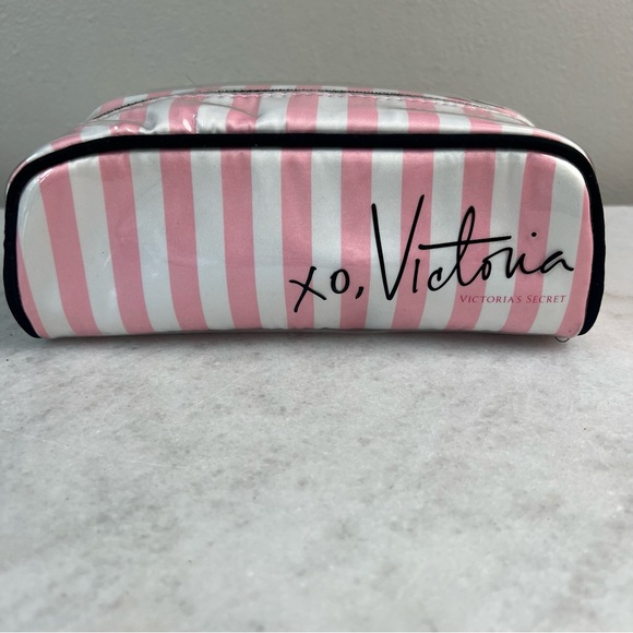 Victoria's Secret | Bags | Victorias Secret Classic Pink Striped Make ...